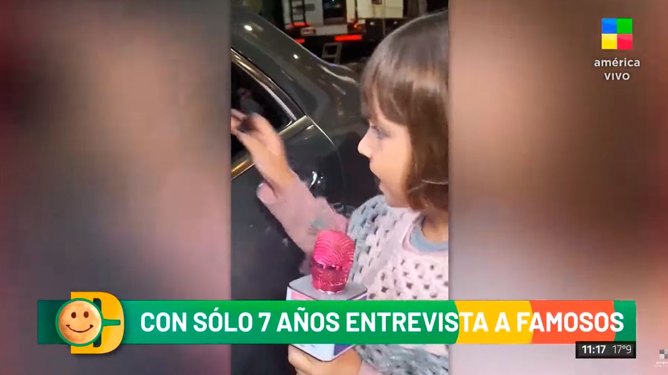 Juliet Czupiak: la mini notera que es furor y entrevista a los famosos